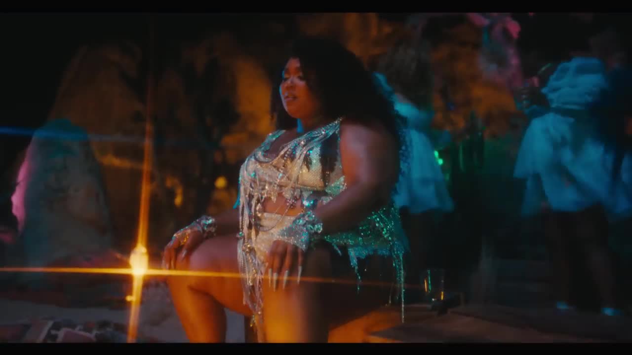 Лиззо в бикини энергично танцует в новом видео в TikTok | Womfire